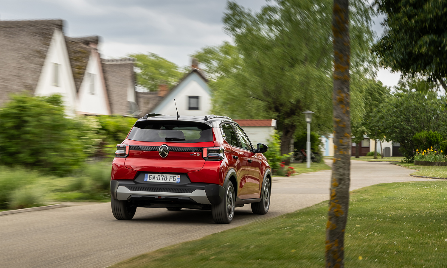 Vídeo Prueba Citroën C3 (PureTech por cadena) y e-C3 (eléctrico) 2024