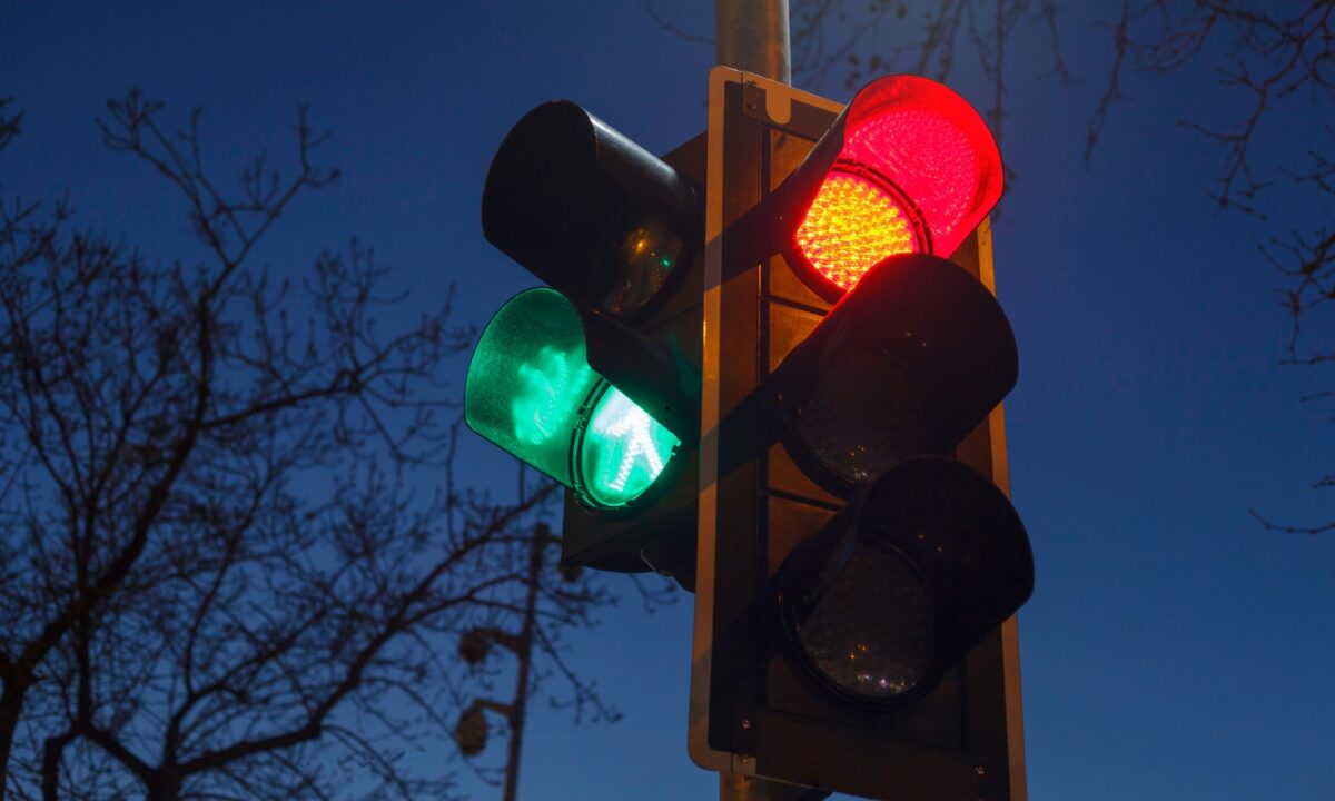 Traffic lights: curiosities, types, history, and more
