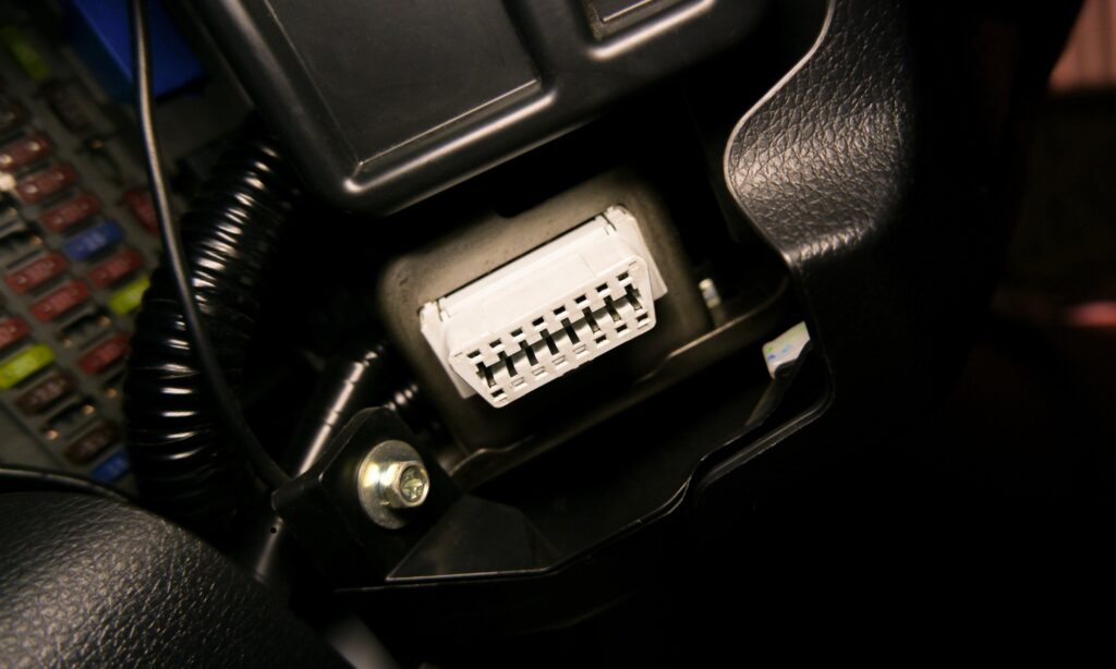 OBD-portti: kuinka voit helposti diagnosoida, mikä autossasi on vialla?