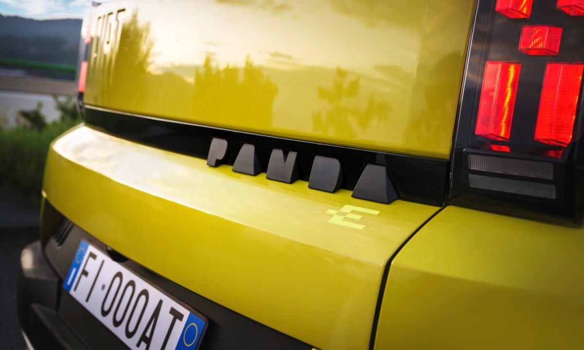 Fiat Grande Panda Hybrid ajunge în Spania: Prețuri, niveluri de ...