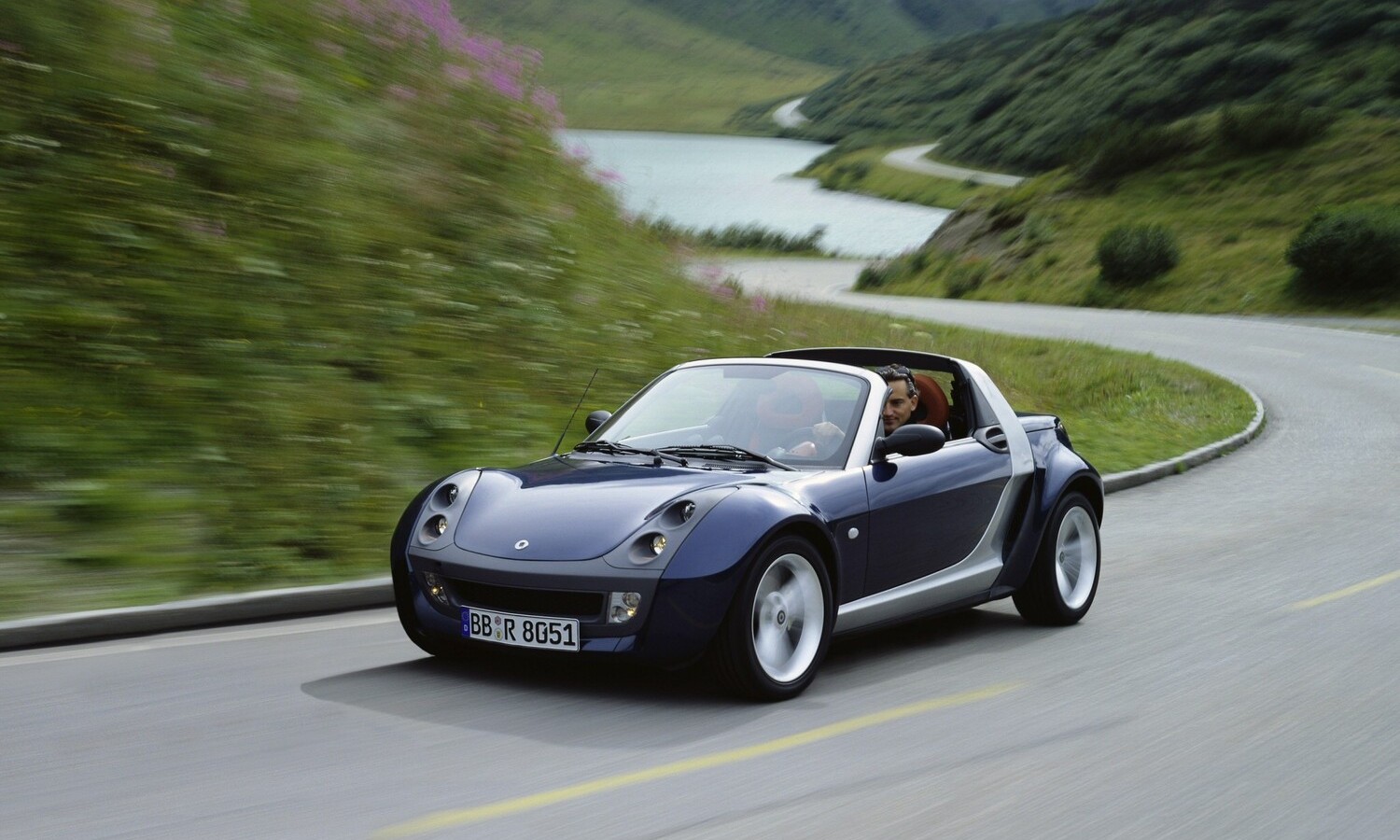 Smart could resurrect the Roadster although not as we would like...