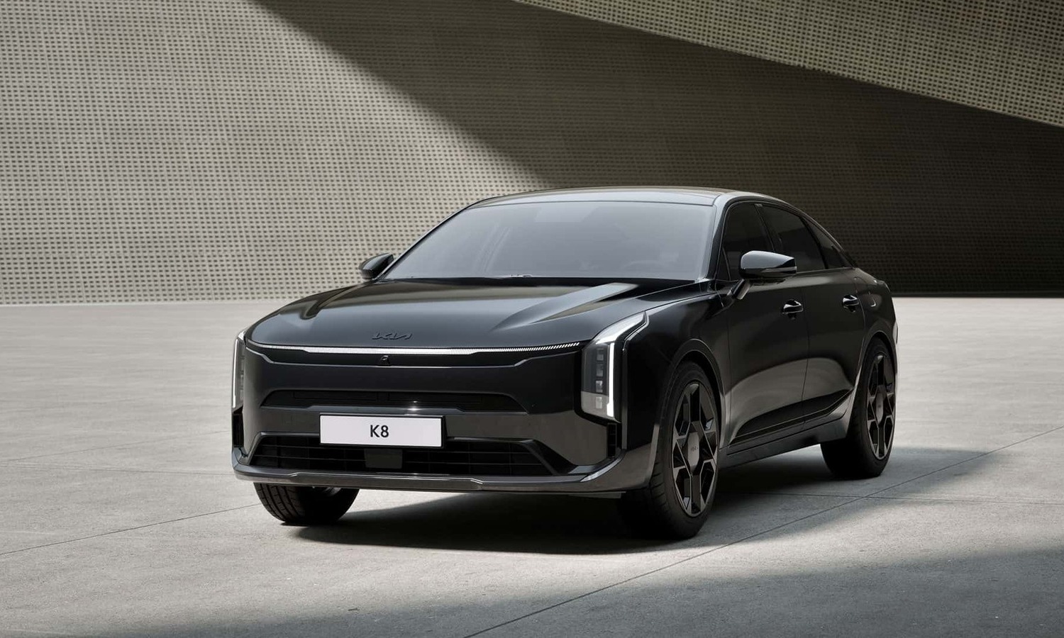 Nuevo Kia K8 2025: Diseño renovado, tecnología avanzada y mayor confort