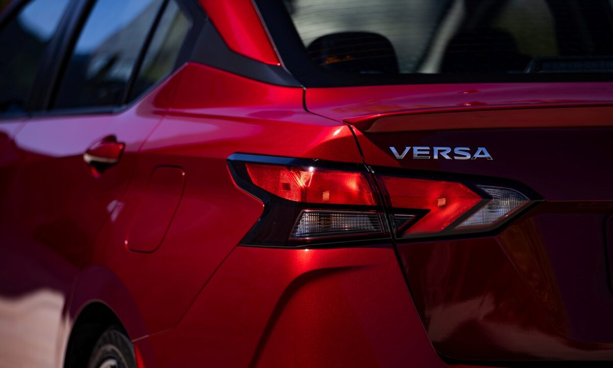 Nissan Versa: Un coche lógico que en Europa nadie se compraría