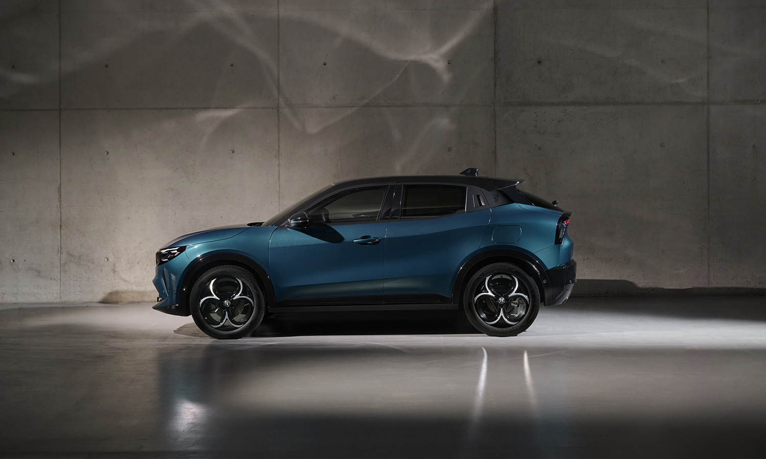 Test Alfa Romeo Junior: l'auto più economica e piccola del marchio (con ...