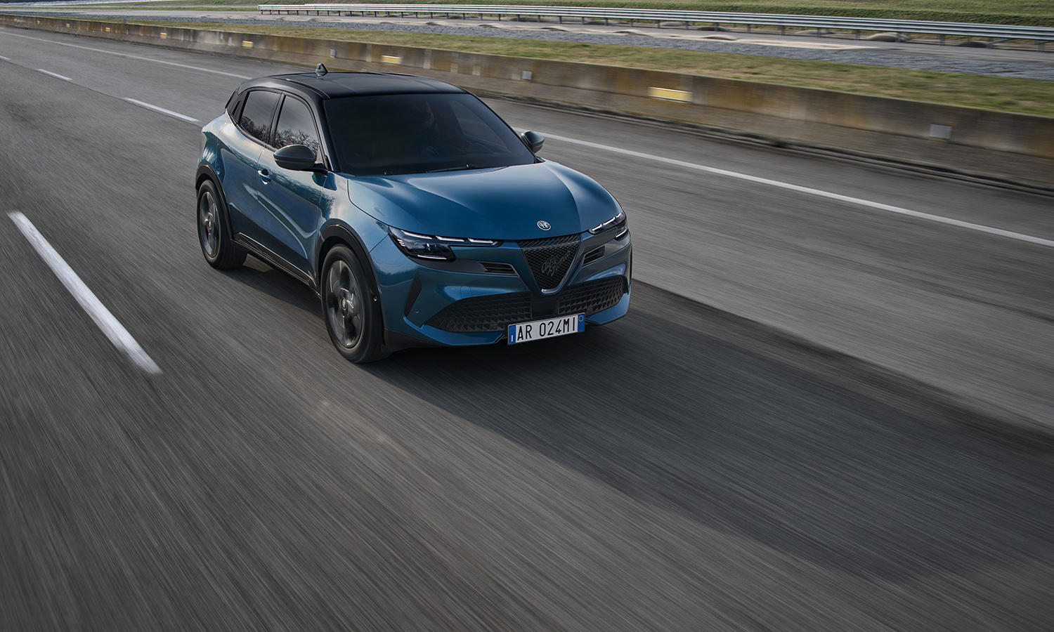 Test Alfa Romeo Junior: l'auto più economica e piccola del marchio (con ...