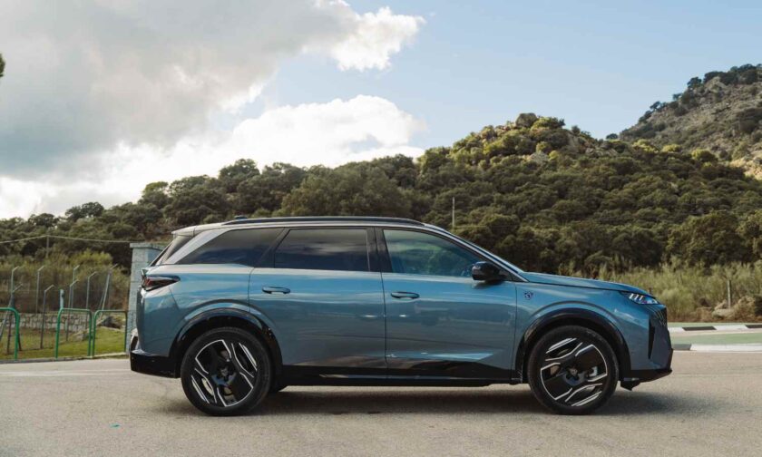 Peugeot 5008 2025 test: hybrid, electric and 7-seat versions as standard
