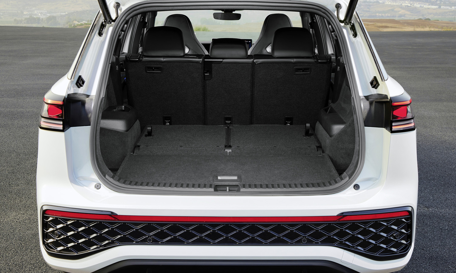 Volkswagen Tayron 2025: El nuevo SUV llega con versiones híbridas enchufables y hasta 7 plazas