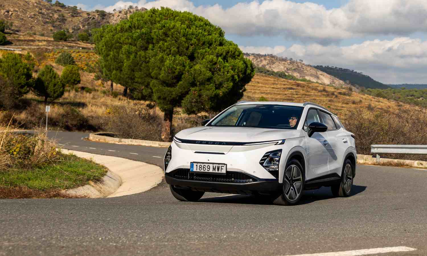Omoda 5 2025: chega a versão elétrica e melhoram (muito) a gasolina