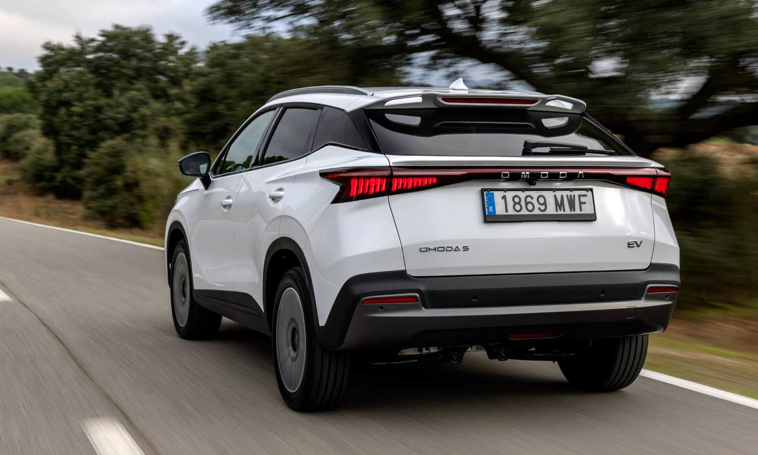 Omoda 5 2025: chega a versão elétrica e melhoram (muito) a gasolina