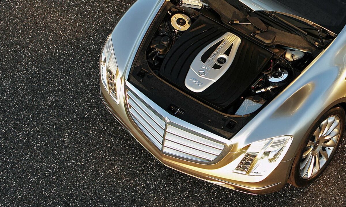 Mercedes revoluciona la industria con un motor sin bujías en el nuevo CLA