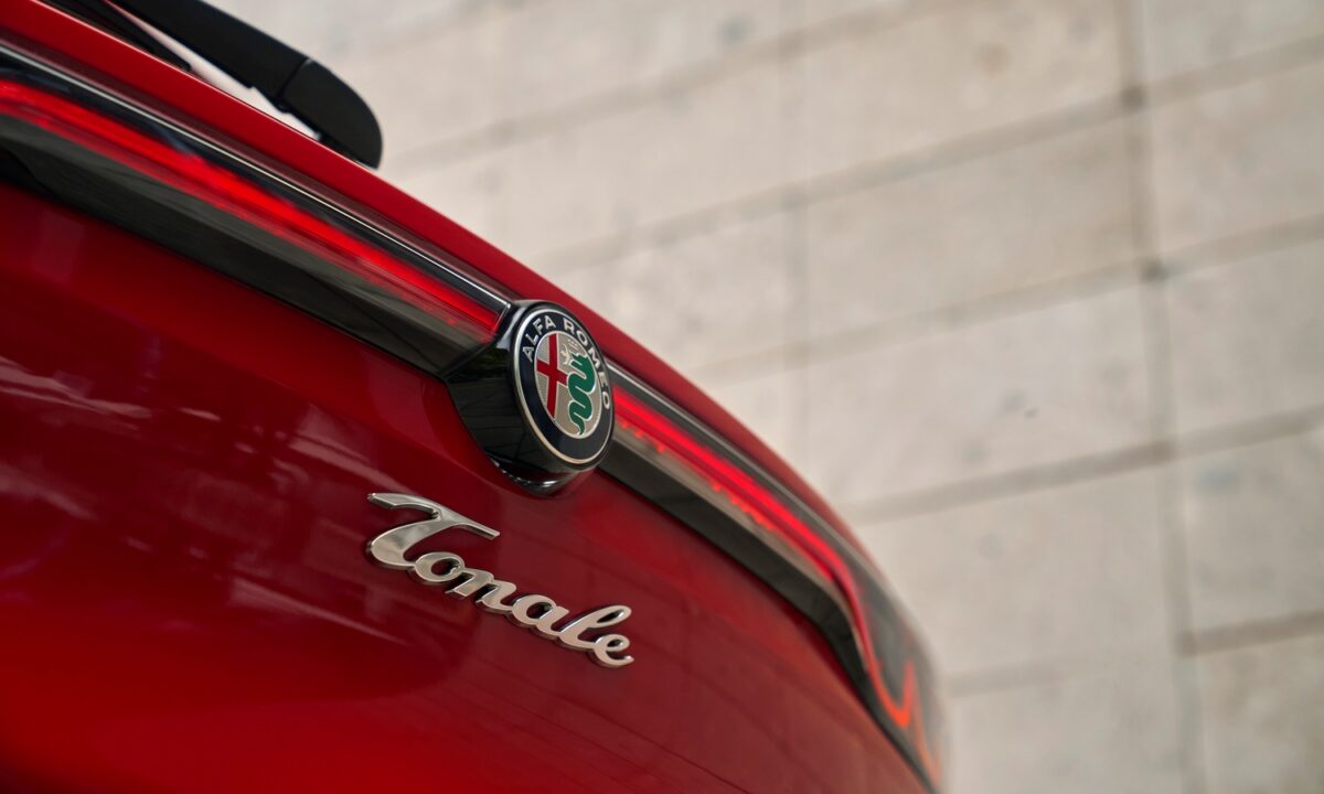 Alfa Romeo Tonale 2025: aumenti di prezzo, novità e dettagli tecnici