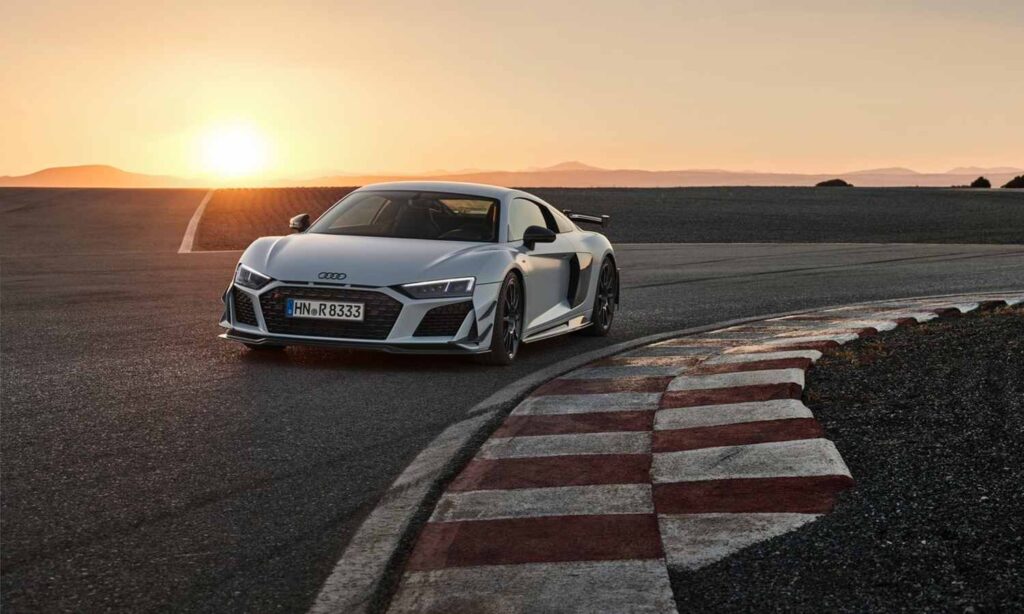 The Audi R8 will return in 2027 as a plug-in hybrid with Lamborghini ...