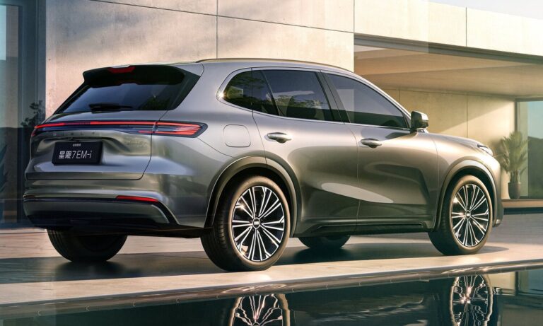 Geely Galaxy Starship 7 2025, hybrydowy SUV przyszłości z zasięgiem 1. ...