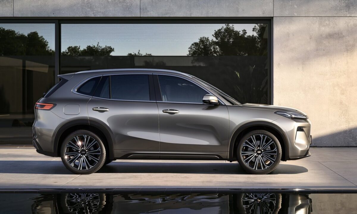 Geely Galaxy Starship 7 2025, el SUV híbrido del futuro con 1.400 km de ...