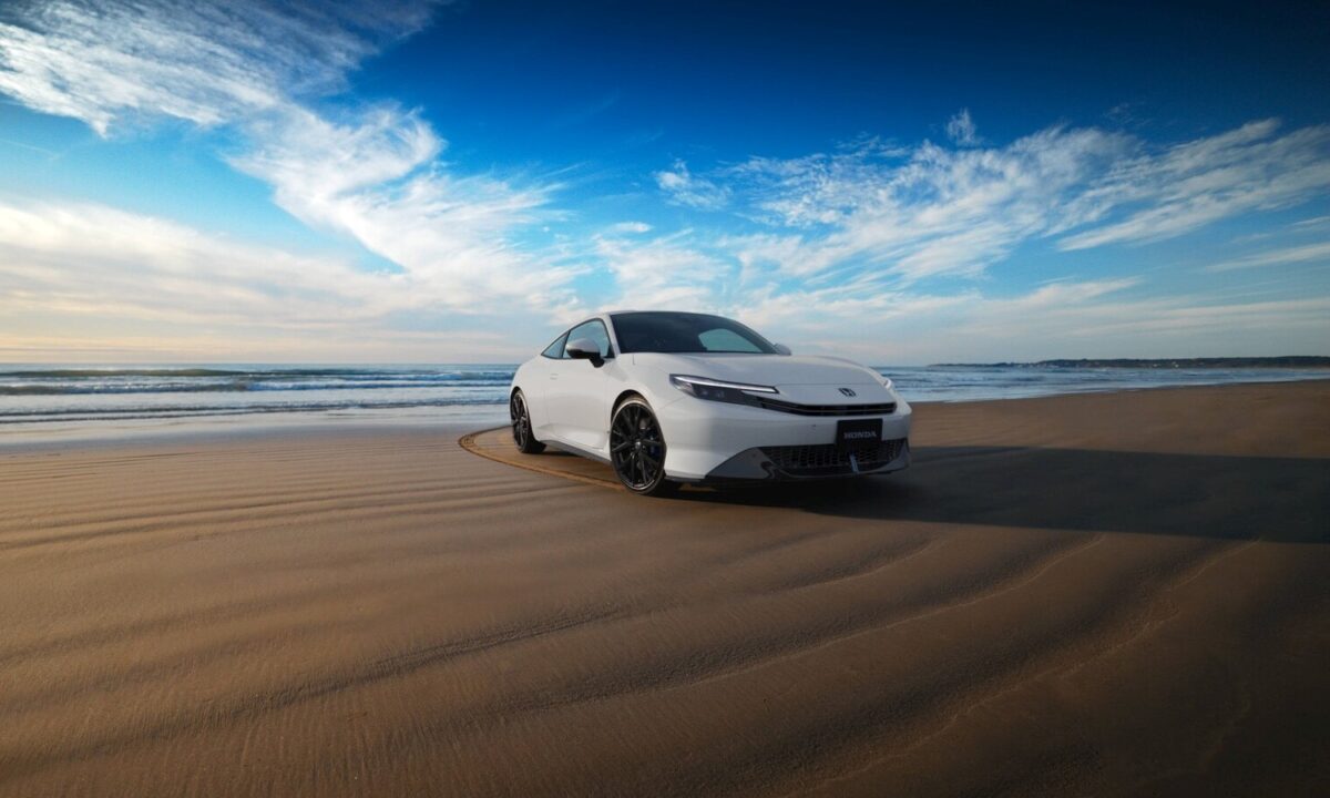 How an electrochromic rear view mirror really works