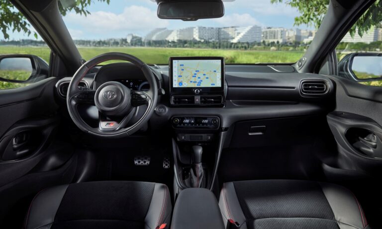 Toyota Yaris 2025: Hybrid renovation with a sporty touch and technological improvements