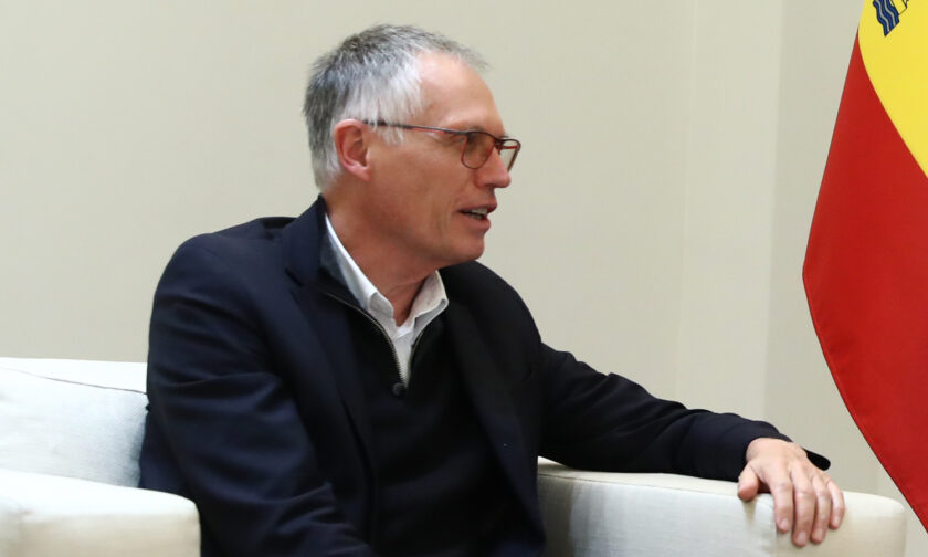 Genesis anuncia su desembarco en China rompiendo un récord de altura Genesis anuncia su desembarco en China rompiendo un récord de altura