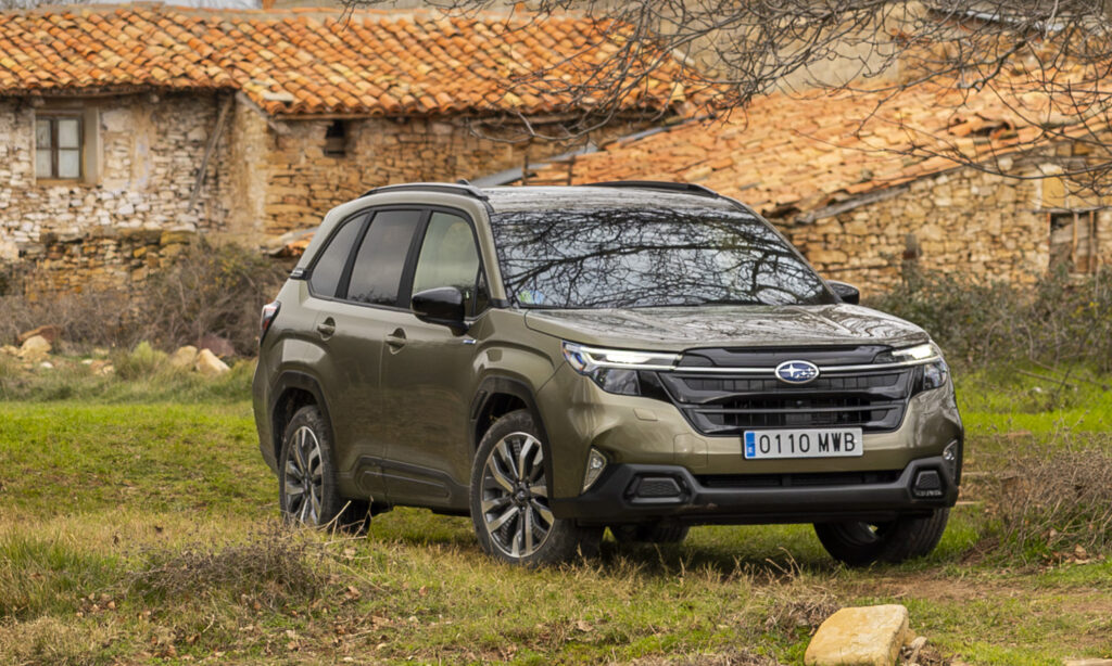 Testa Subaru Forester 2025: Modernare, men lika country