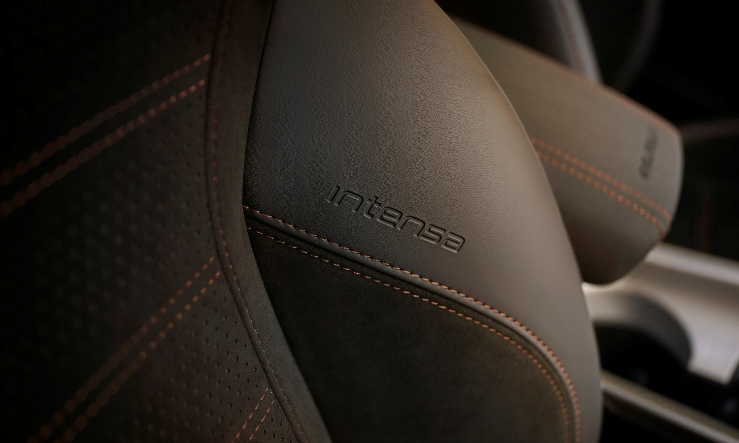 La nueva serie especial Alfa Romeo Giulia Intensa deslumbra en Bruselas