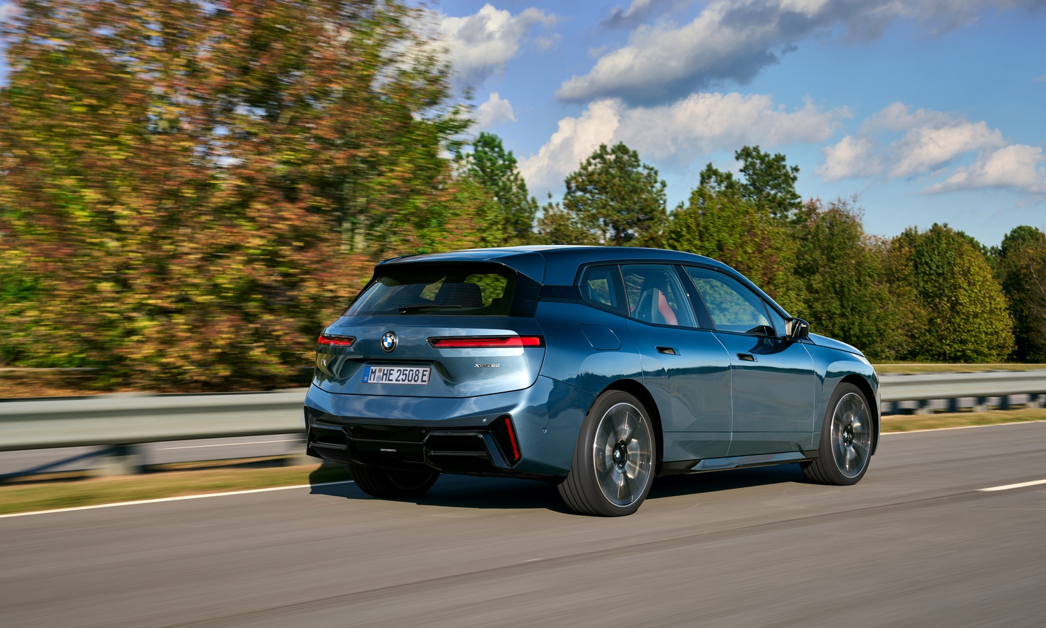 Discover all the new features of the new BMW iX 2025: Performance ...