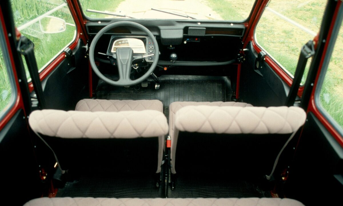 La légendaire Citroën 2CV renaît en voiture électrique au design rétro