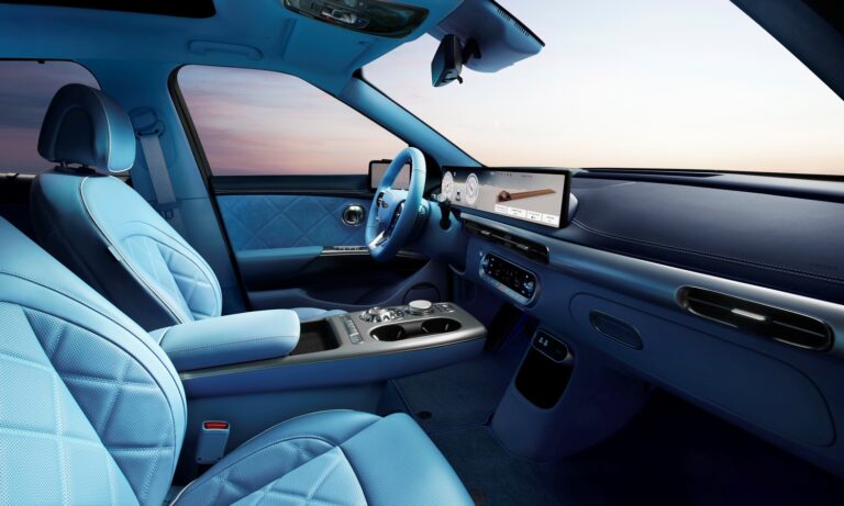 New version of the 60 Genesis GV2025: improved technology, luxury and ...