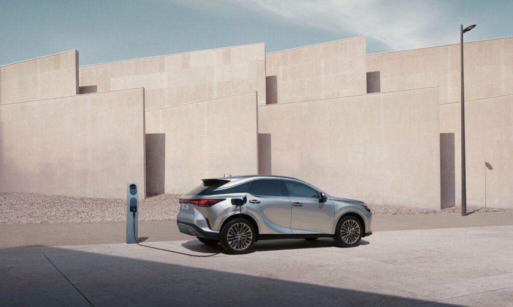New Lexus RX 2025: More insulation, technology and improved mechanics