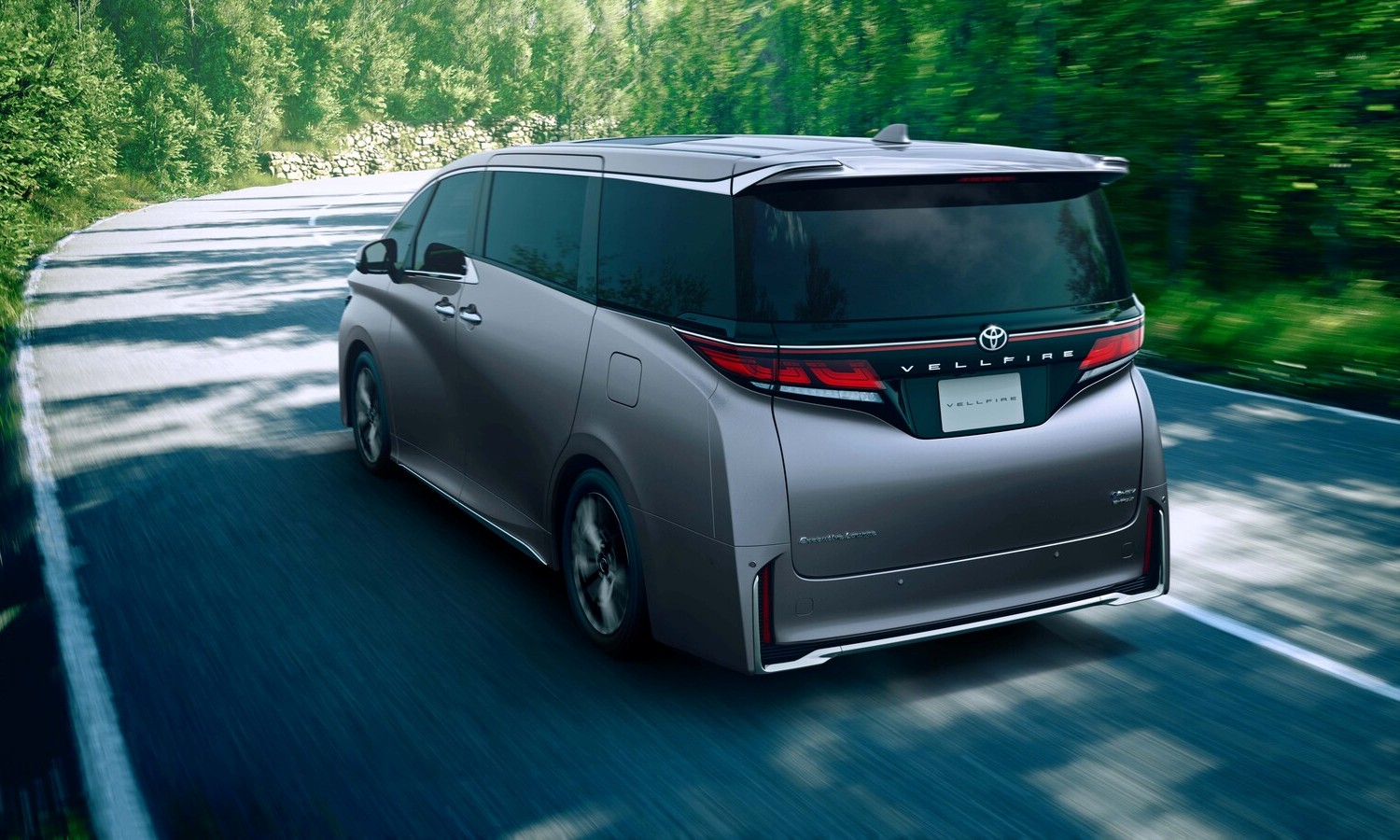 Toyota Vellfire PHEV: Nueva apuesta híbrida enchufable con lujo y ...