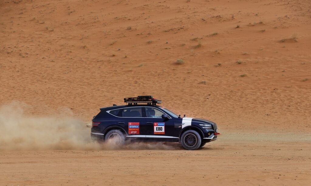Genesis GV80 Desert Edition: El todoterreno que rinde homenaje al legendario Jacky Ickx