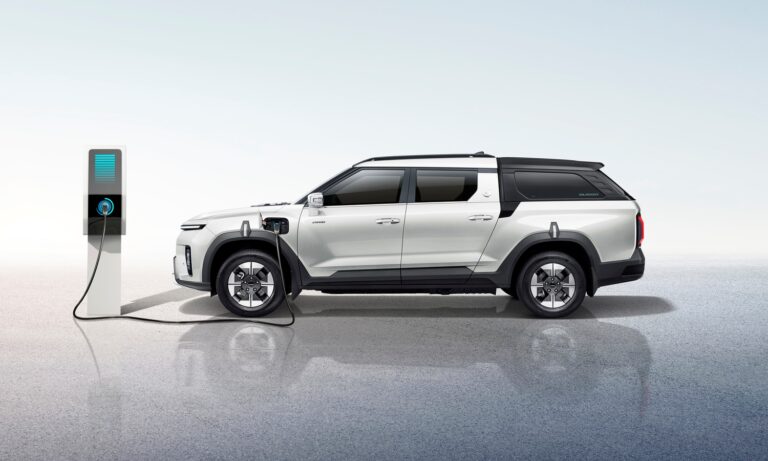 Las primeras imágenes oficiales de la KGM Musso EV revelan su diseño y ...