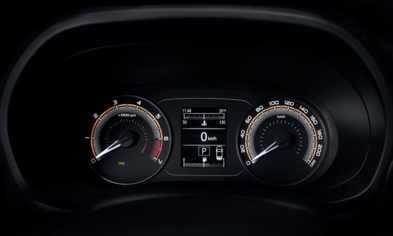 Lada Iskra: Su «tecnológico» interior ve la luz de forma oficial…