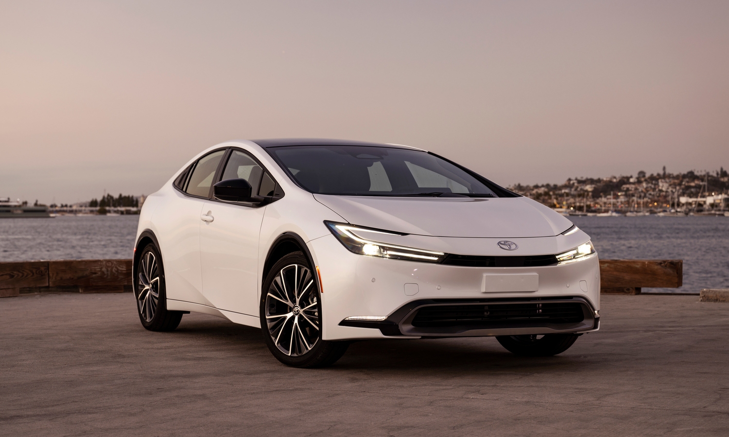 Toyota Prius 2025: Innovaciones, eficiencia y tecnología avanzada