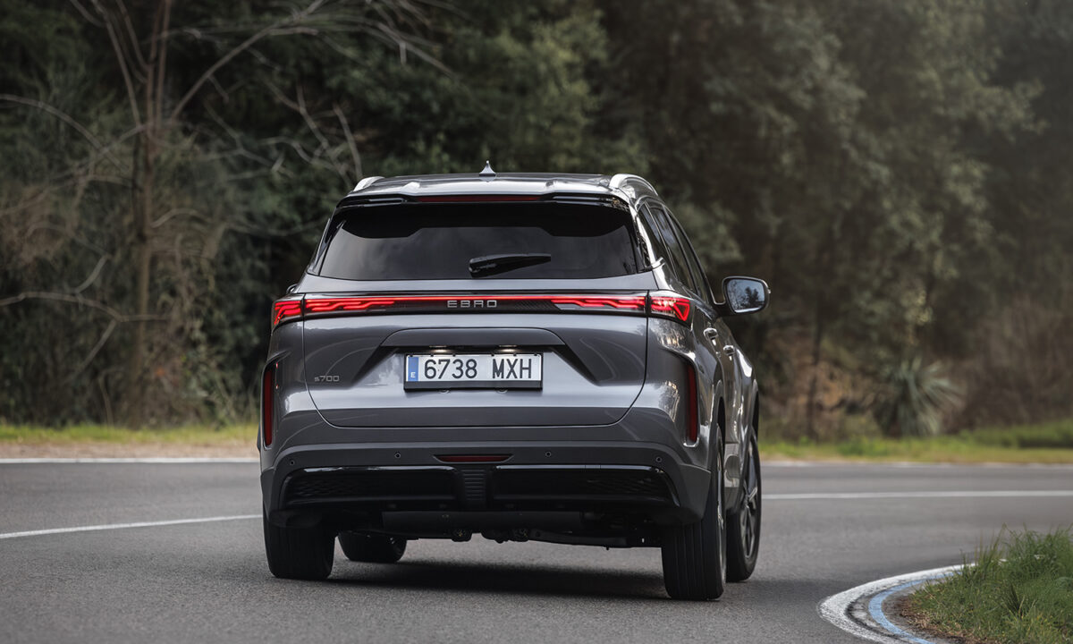 Testen Sie Ebro S700, das Auto, das die legendäre Traktormarke zurückbringt