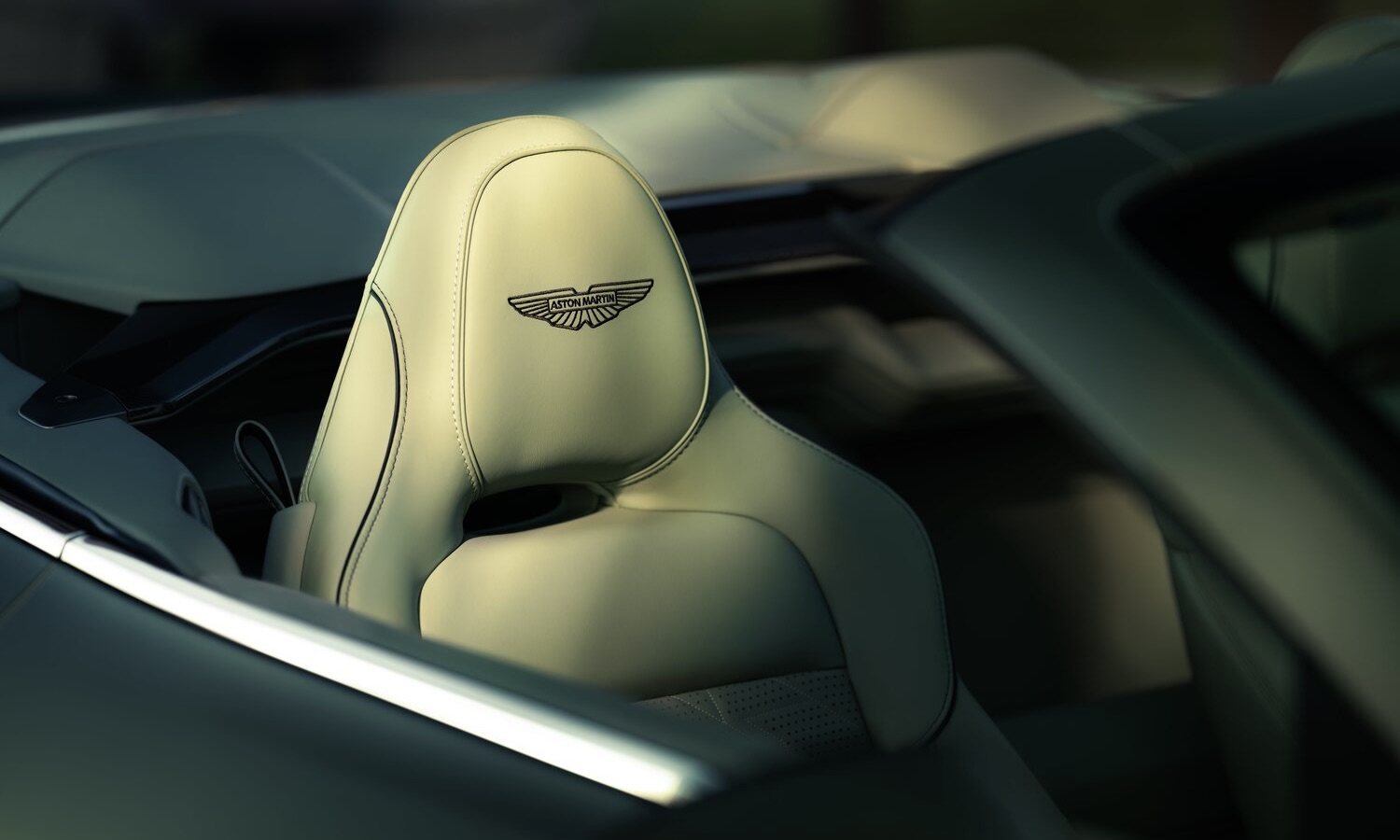 Aston Martin desvela el Vanquish Volante, un descapotable de 835 CV y 345 km/h