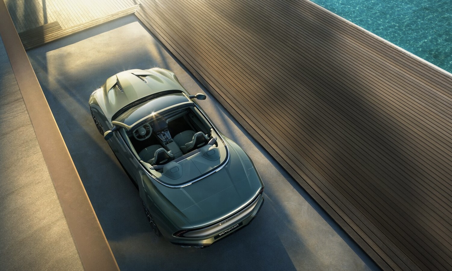 Aston Martin desvela el Vanquish Volante, un descapotable de 835 CV y 345 km/h