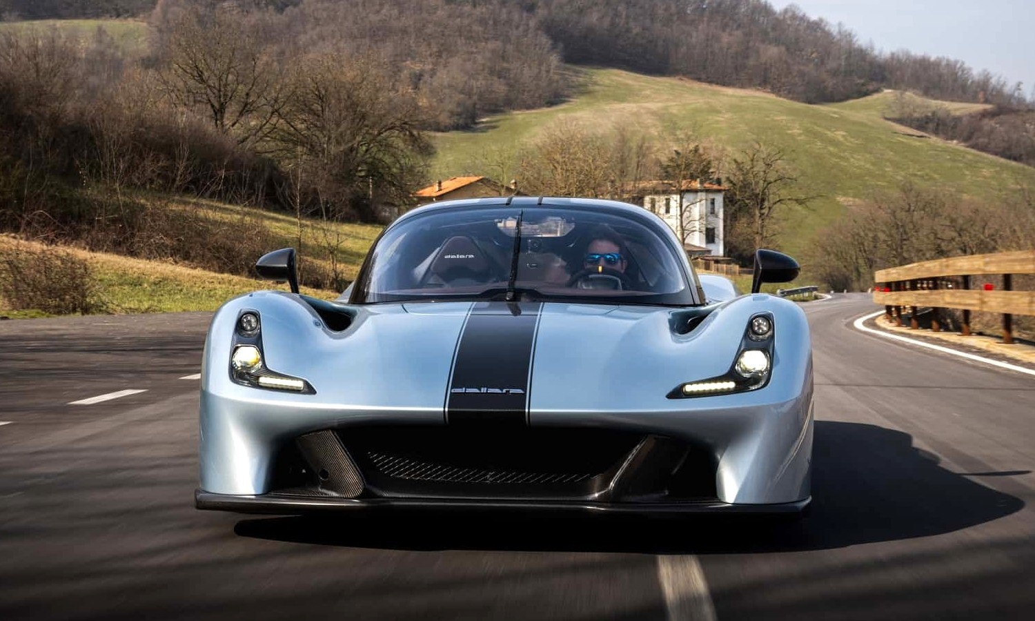 The 2025 Dallara Stradale renews its essence without losing its sporty DNA.