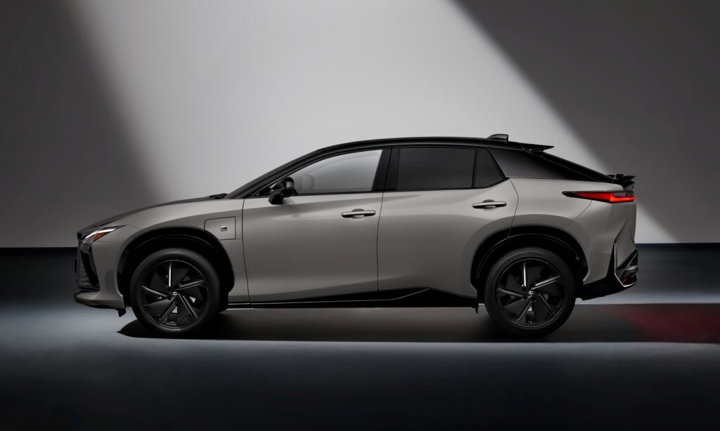Nuevo Lexus RZ 450e 2025: Más autonomía, dirección innovadora y un ...