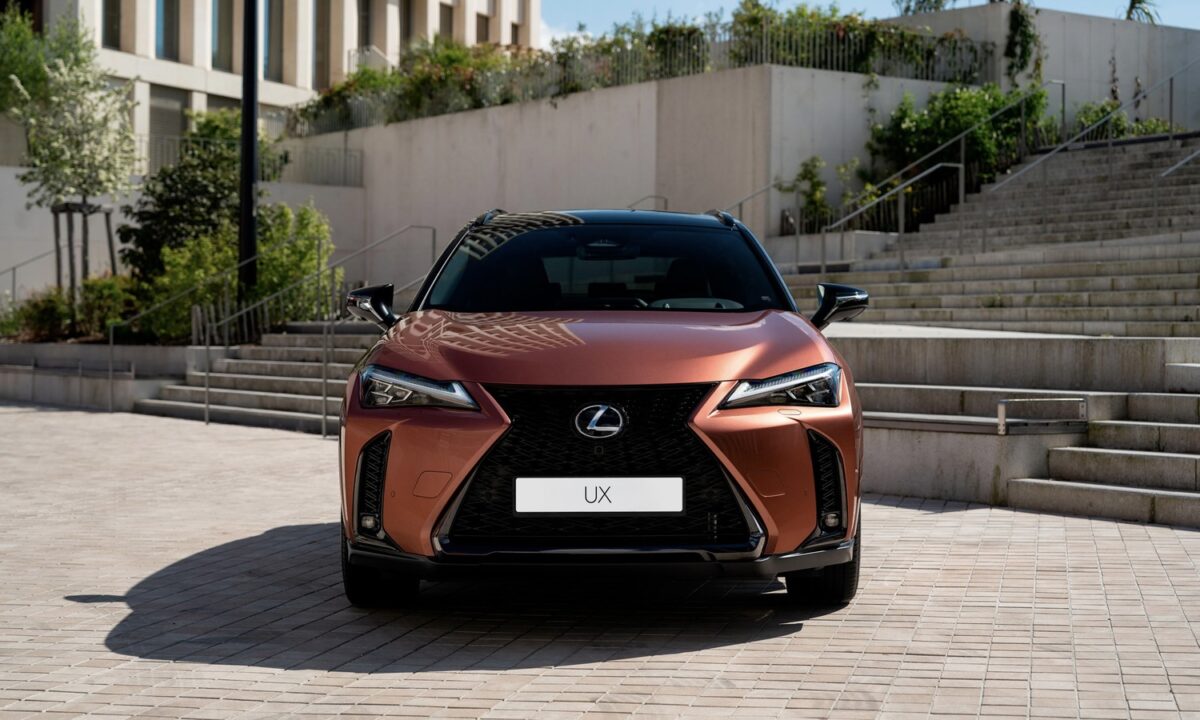 Lexus UX 300h 2025: Todas las mejoras del renovado SUV híbrido