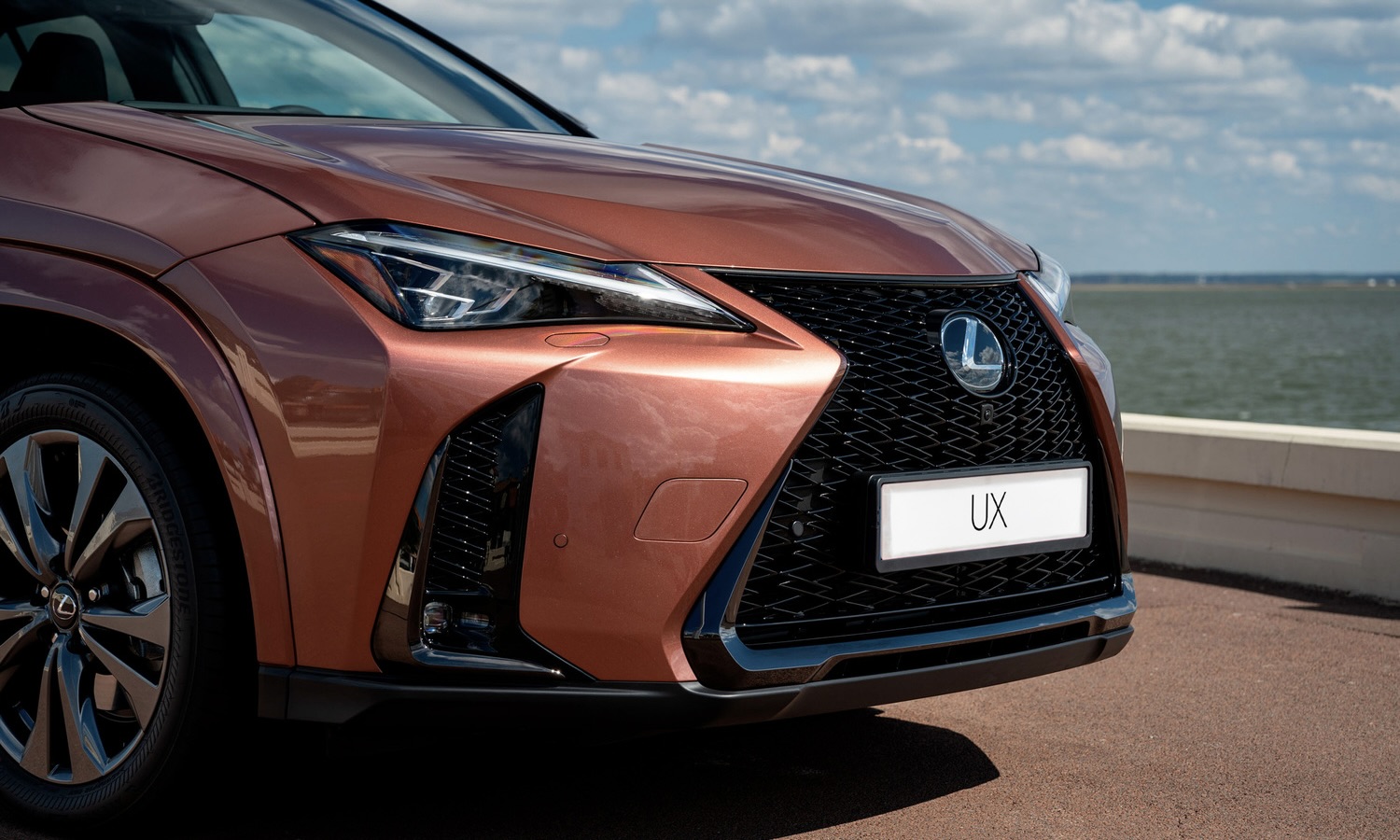 Lexus UX 300h 2025: Alle Verbesserungen des erneuerten Hybrid-SUV