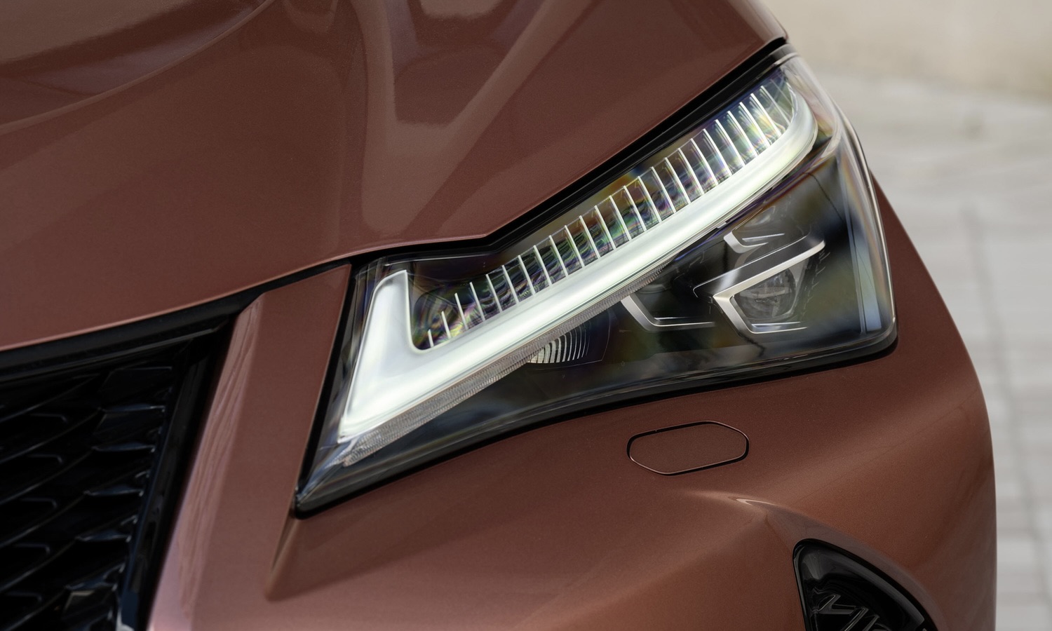 Lexus UX 300h 2025: Todas las mejoras del renovado SUV híbrido