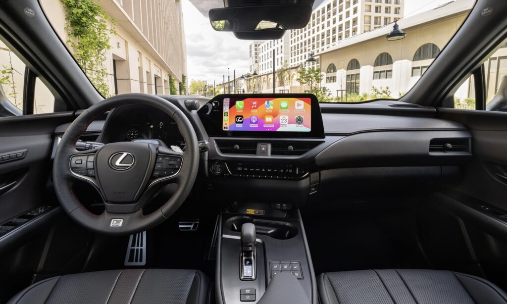 Lexus UX 300h 2025: Alle forbedringerne af den fornyede hybrid-SUV