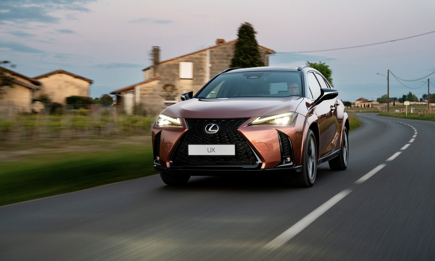 Lexus UX 300h 2025: tutte le migliorie del rinnovato SUV ibrido