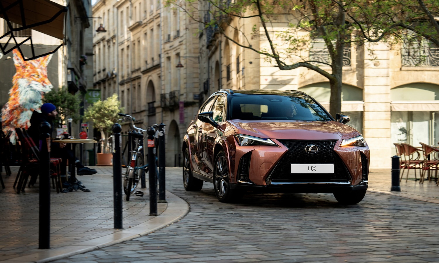 Lexus UX 300h 2025: Todas las mejoras del renovado SUV híbrido