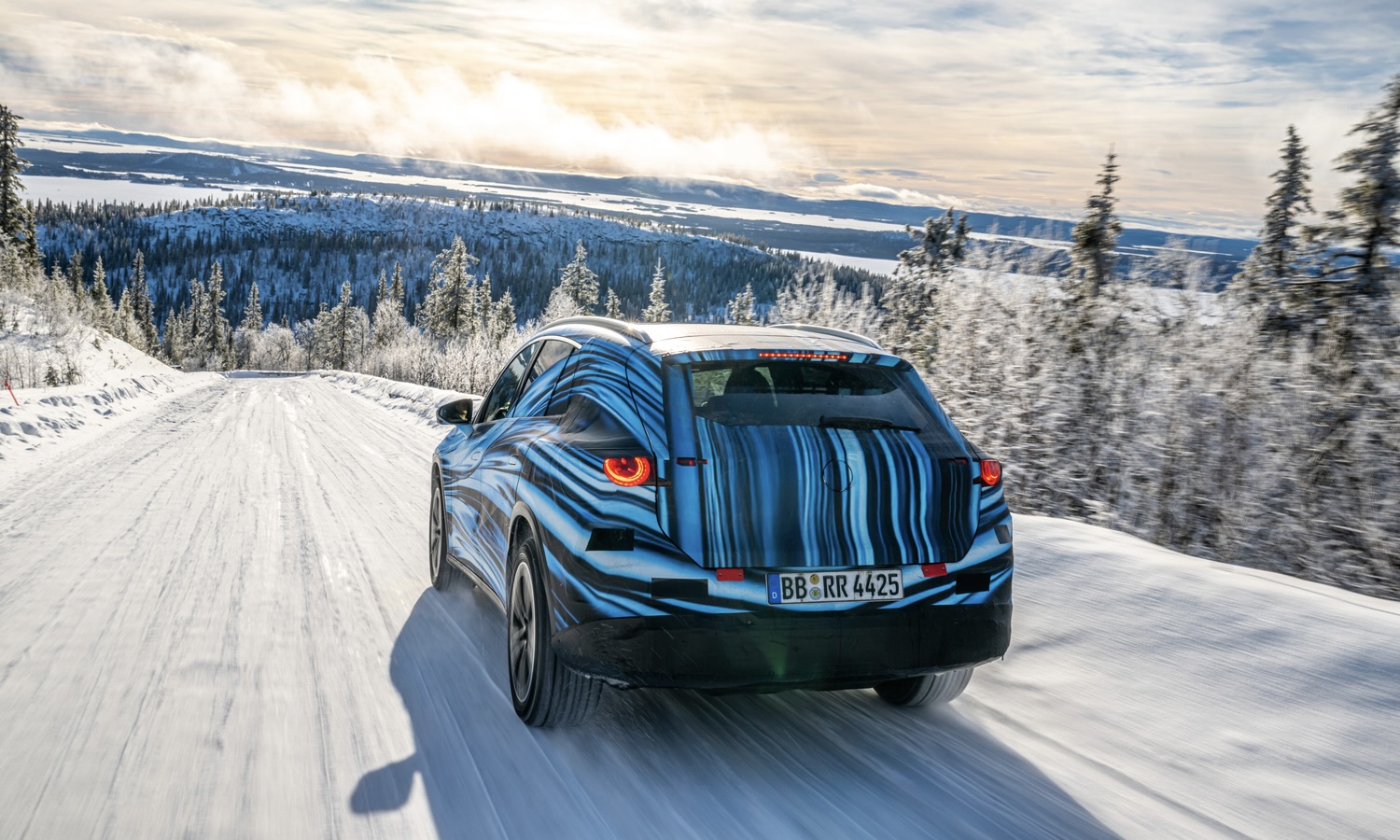 Mercedes-Benz GLC eléctrico: Nuevas fotos espía revelan detalles claves