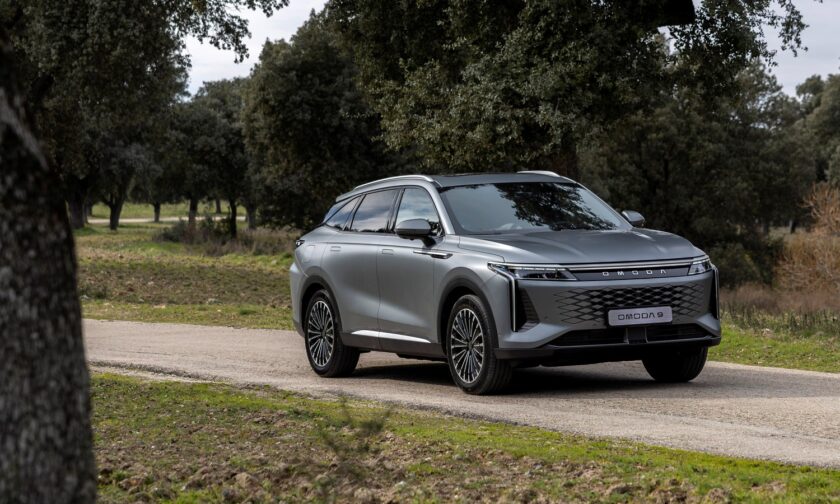 Nuovo Omoda 9 SHS: un SUV ibrido plug-in con fino a 596 CV e 145 km di ...