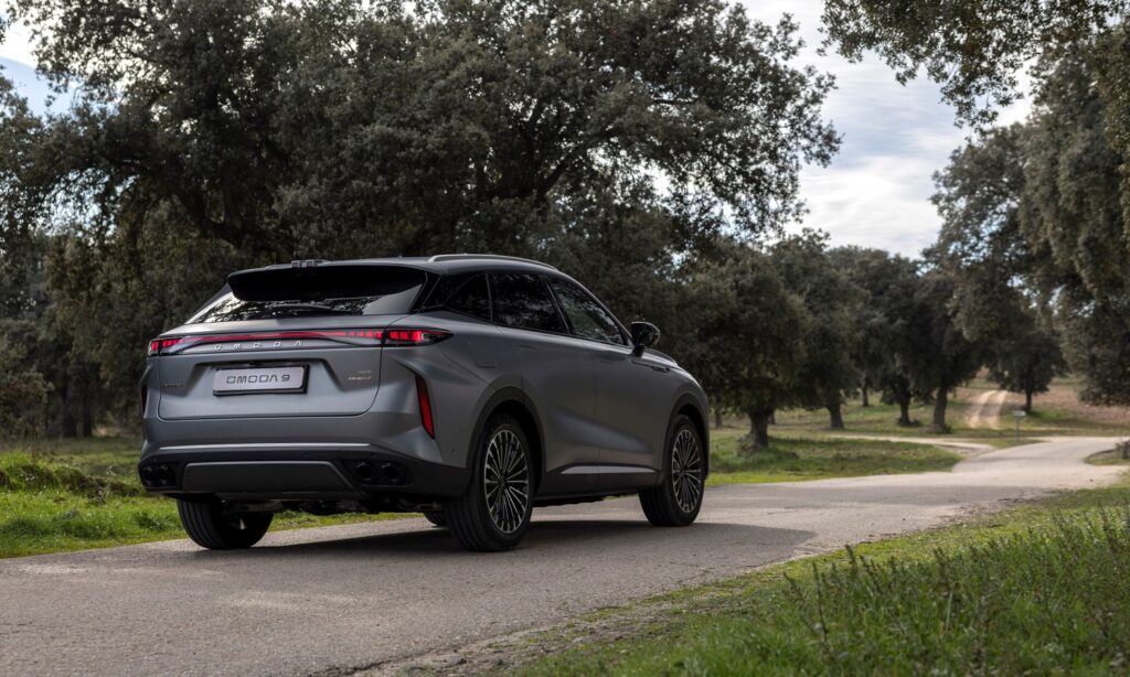 Új Omoda 9 SHS: Plug-in hibrid SUV akár 596 LE-vel és 145 km elektromos ...