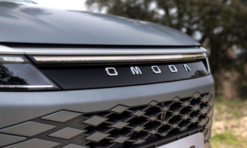 Nuova Omoda 3: il SUV cinese compatto con tecnologia e design "Mecha ...