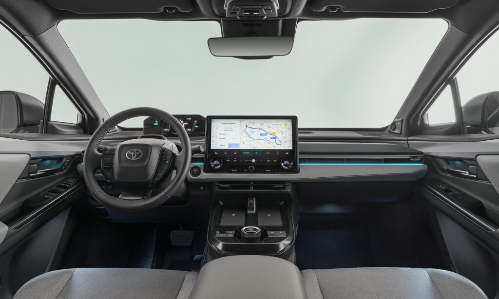 Toyota C-HR+ 2025: Den nye elektriske SUV-en med opptil 600 km rekkevidde