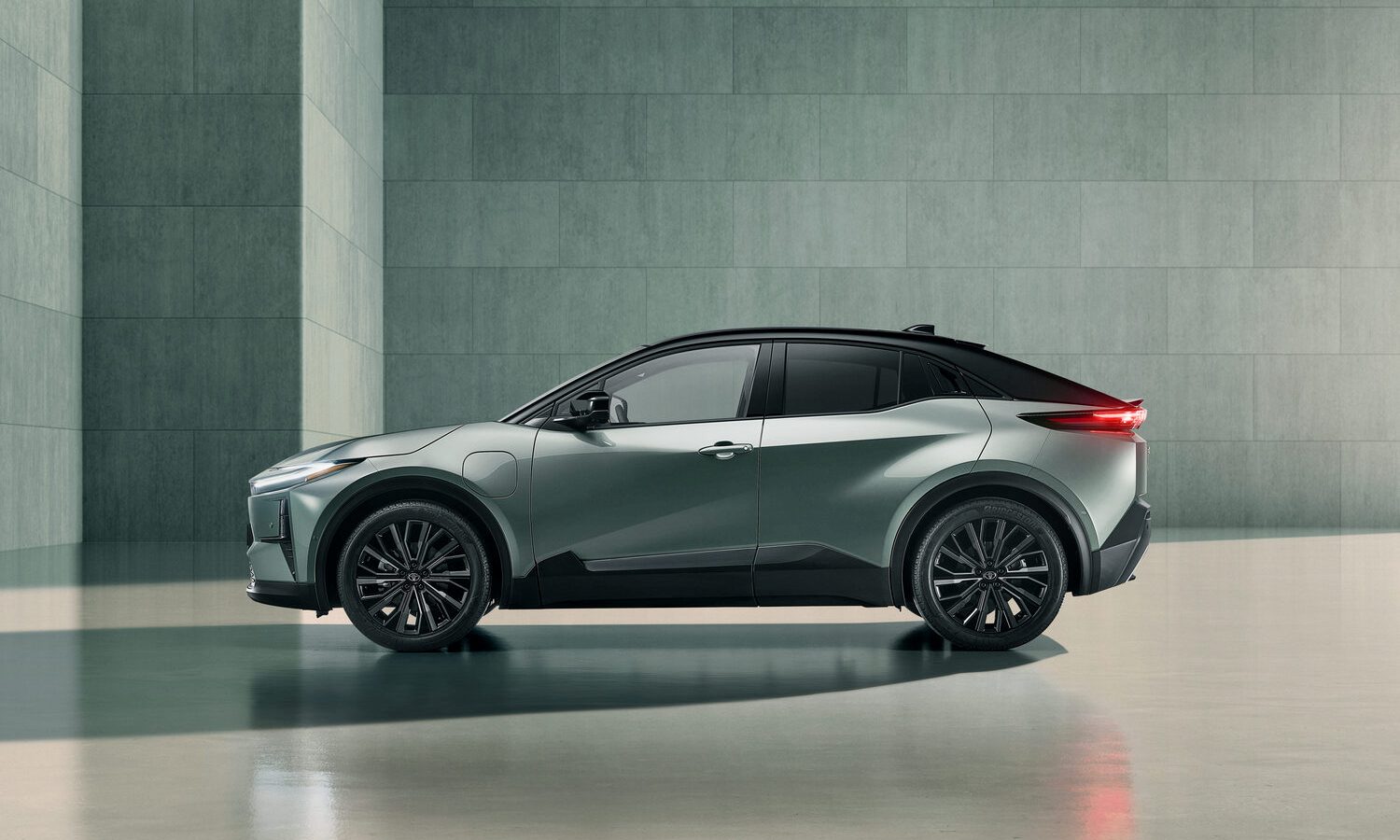 Toyota C-HR+ 2025: Den nye elektriske SUV med op til 600 km rækkevidde