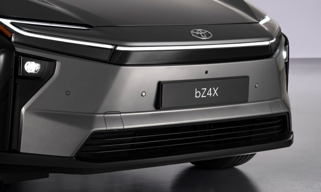 Toyota bZ4X 2025: più autonomia, potenza e un design rinnovato